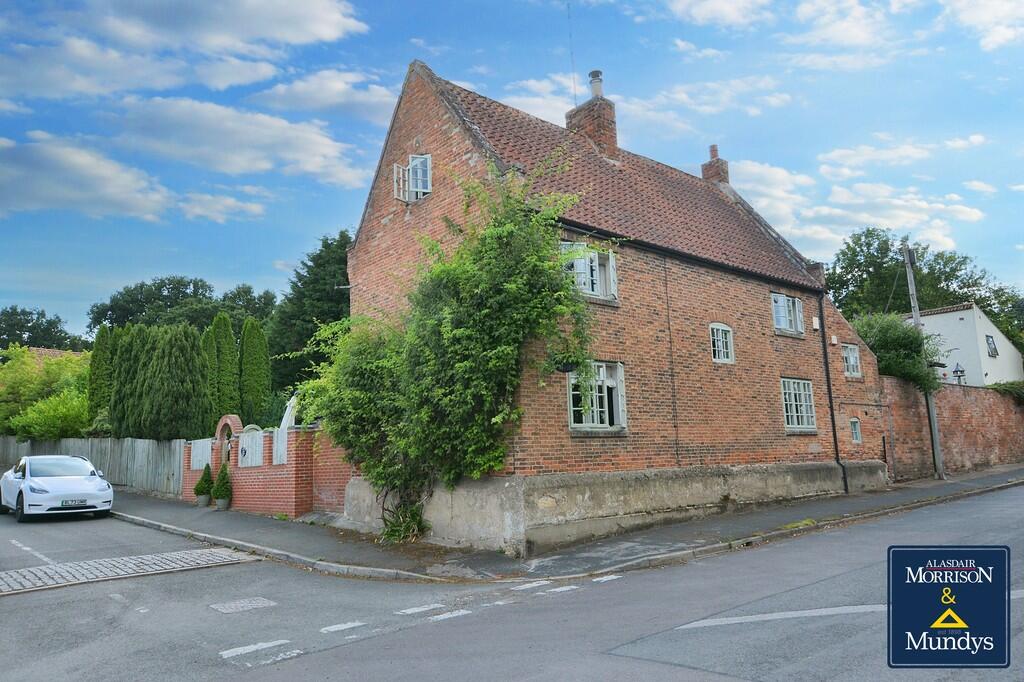 6 bedroom farm house for sale in Low Street, Elston, Newark, NG23