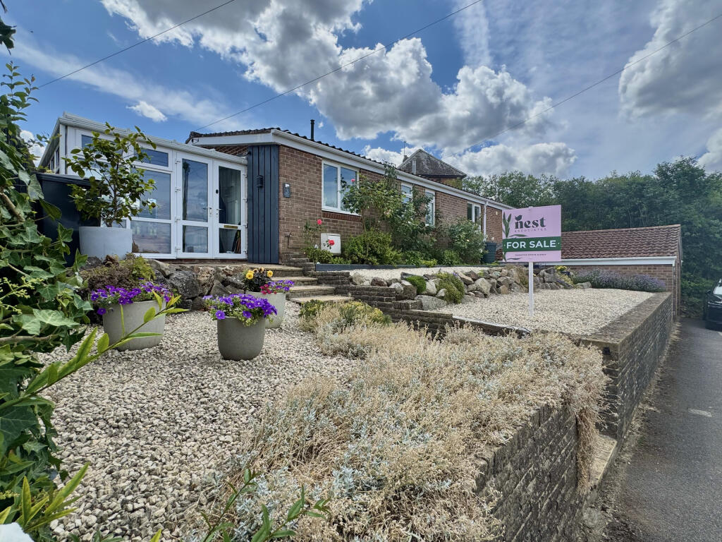 3 bedroom detached house for sale in Manton Close, Manton, SN8