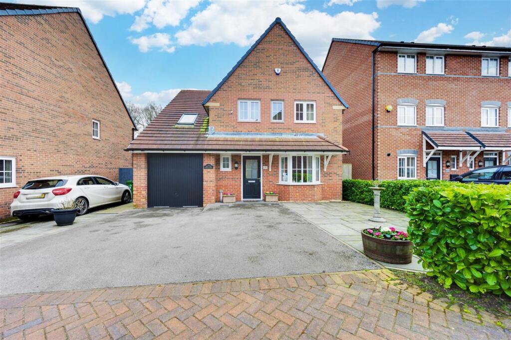 5 bedroom detached house for sale in Comma Road, Sandbach, CW11