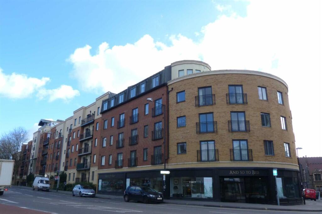 2 bedroom penthouse for rent in Bedminster Parade, Bristol, BS3