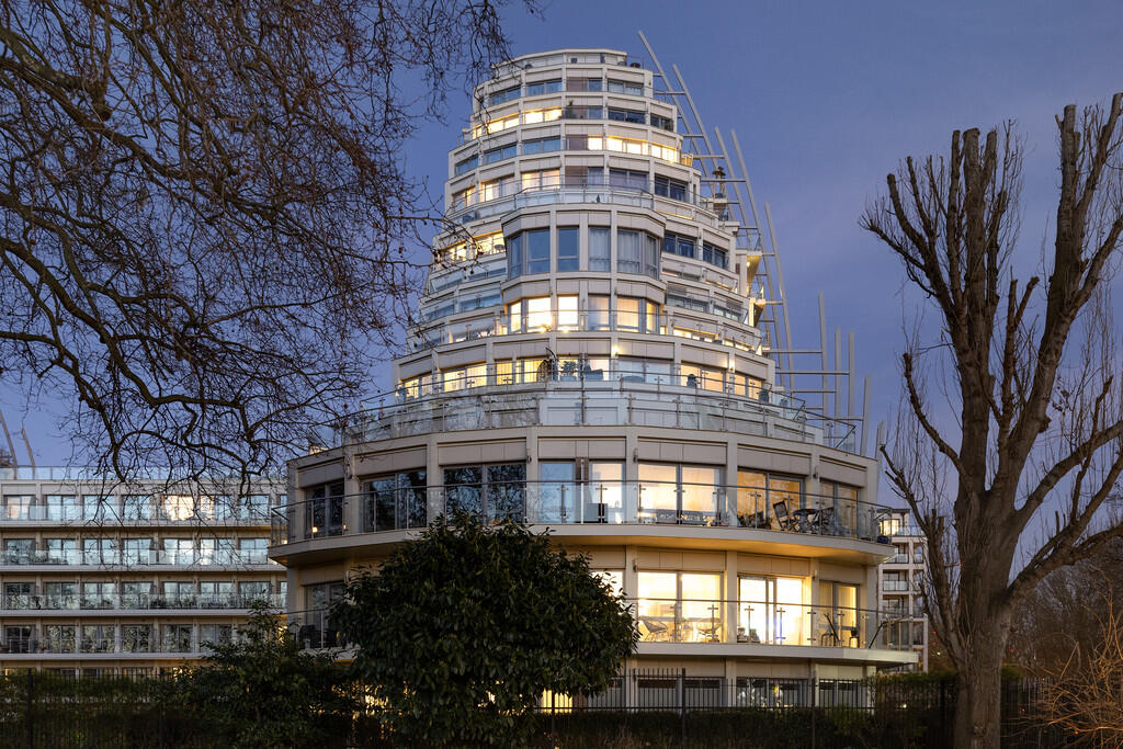 2 bedroom apartment for sale in Kingston Riverside, Kingston upon ...