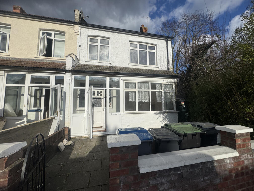 3 bedroom end of terrace house for rent in Shirley Road, Croydon, CR0 7 ...
