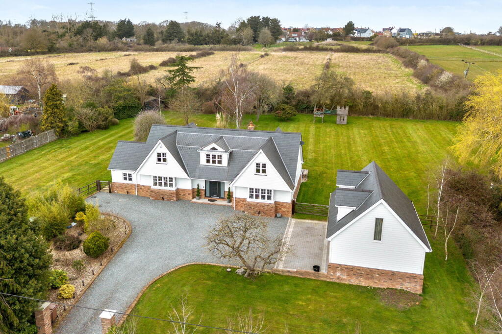4 bedroom detached house for sale in South Hanningfield Road, Rettendon ...