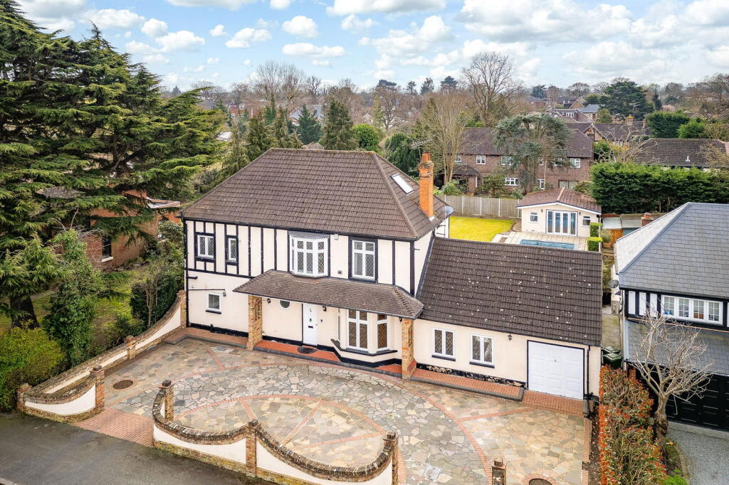 5 bedroom detached house for sale in Parkstone Avenue, Emerson Park RM11