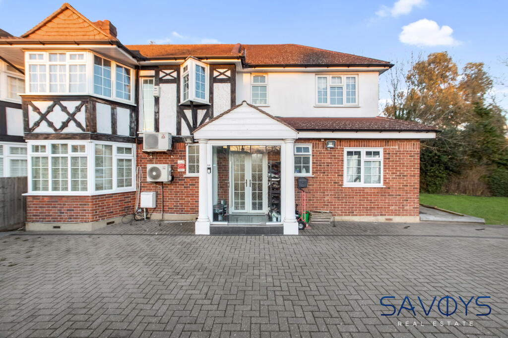 5 bedroom end of terrace house for sale in Beverley Way, London, SW20