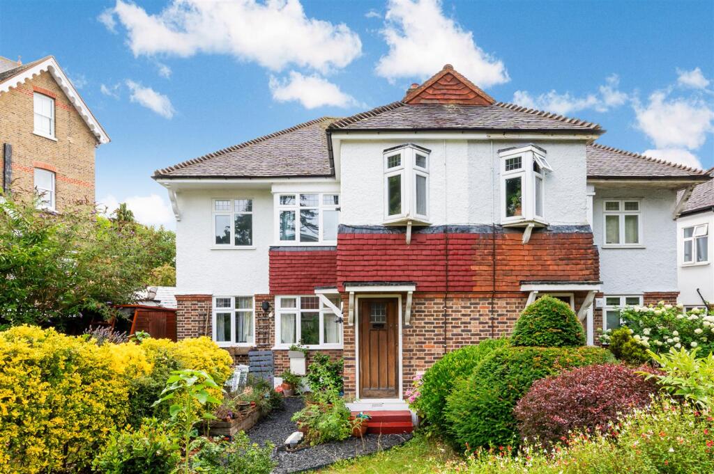 2 bedroom flat for sale in Pixham Court, Lake Road, Wimbledon, SW19