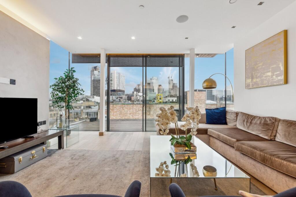 3 bedroom flat for rent in Hoxton Square, Hoxton, N1