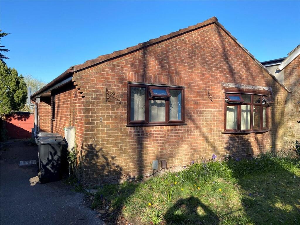 3 bedroom bungalow for sale in Acres Road, Ensbury Park, Bournemouth ...