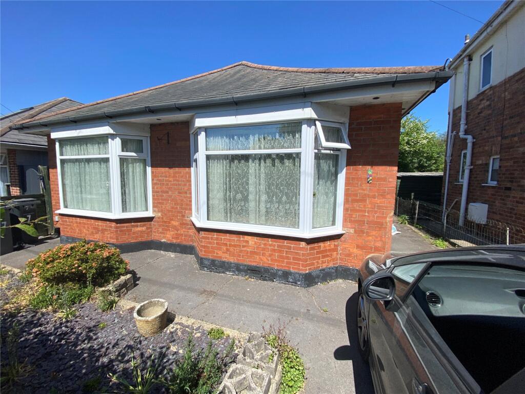 2 bedroom bungalow for sale in Acres Road, Ensbury Park, Bournemouth ...