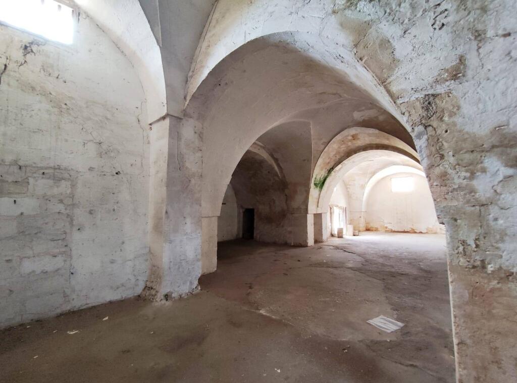 Warehouse for sale in Apulia, Taranto, Sava, Italy