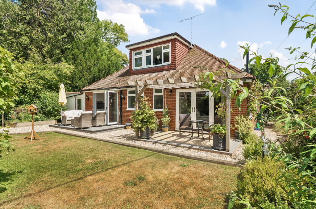 3 bedroom detached house for sale in Old Romsey Road, Cadnam ...