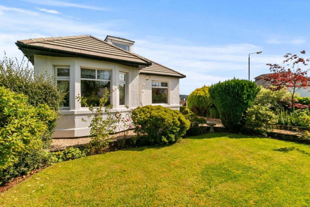 4 bedroom detached house for sale in Stamperland Avenue, Clarkston, G76