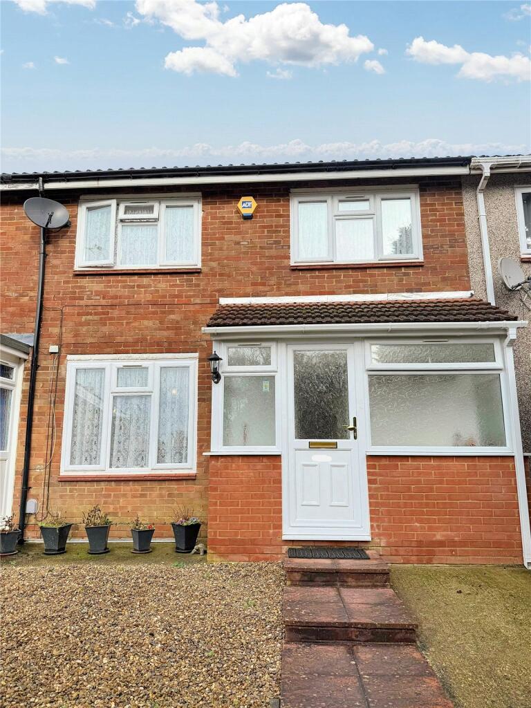 3 bedroom terraced house for sale in Wold Close, Gossops Green, Crawley ...