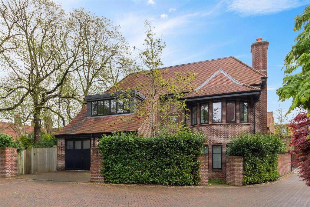 5 bedroom detached house for sale in Chandos Way, Hampstead Garden ...