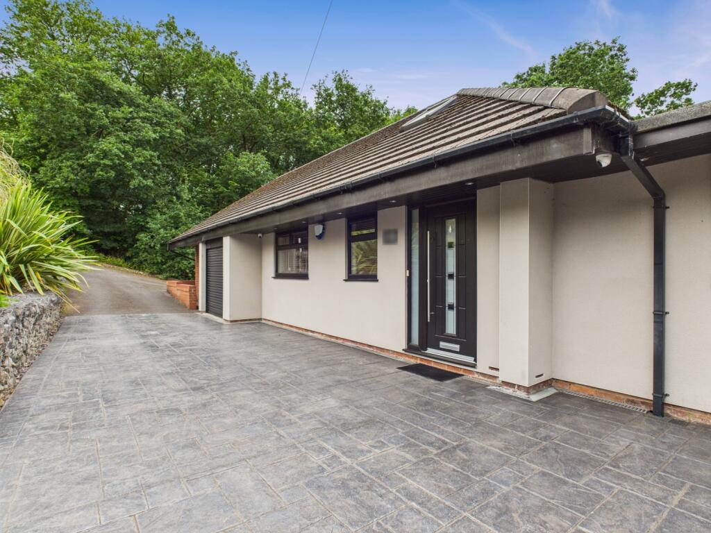 4 bedroom detached house for sale in 10 Blackthorne Road, Gee Cross ...