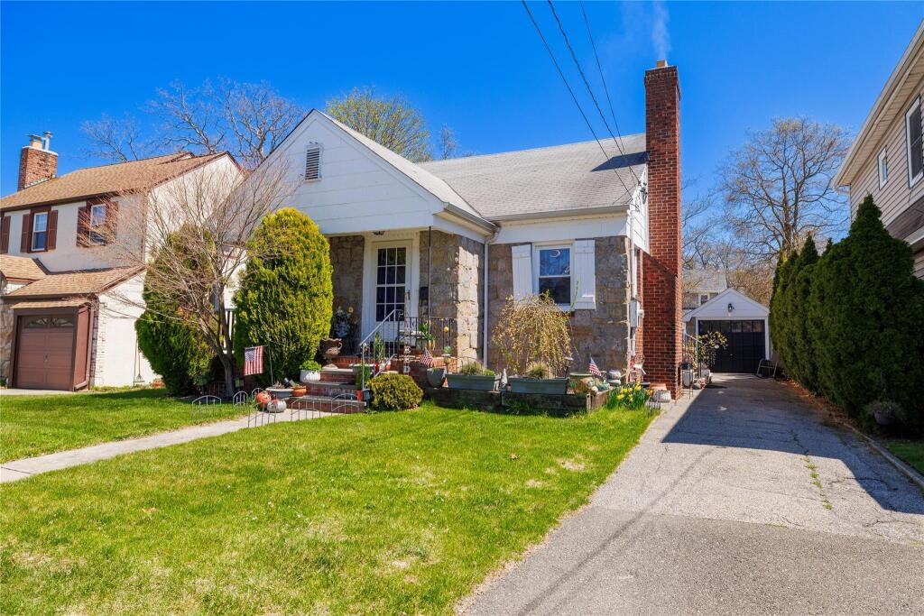 3 bedroom detached house for sale in New York, Nassau County, Lynbrook, USA