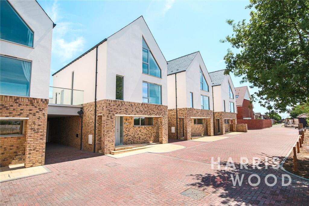 4 bedroom link detached house for rent in London Road, Copford ...