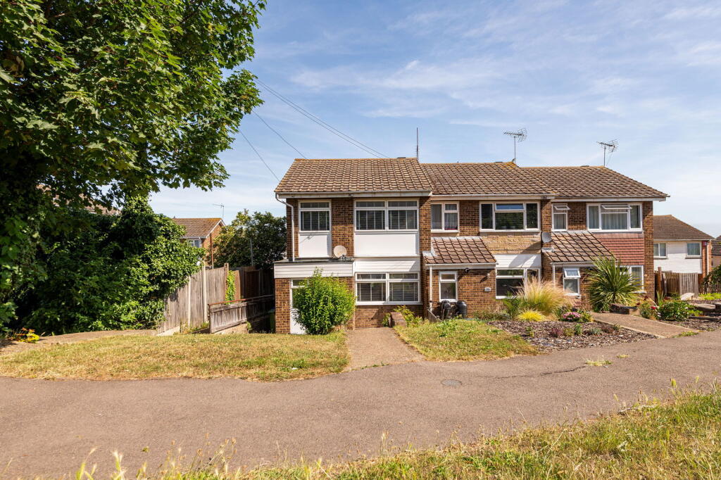 3 bedroom end of terrace house for sale in Admirals Walk, Minster On ...