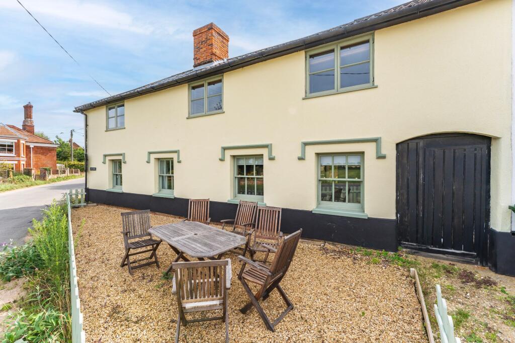 5 bedroom detached house for sale in Hunts Corner, Banham, NR16