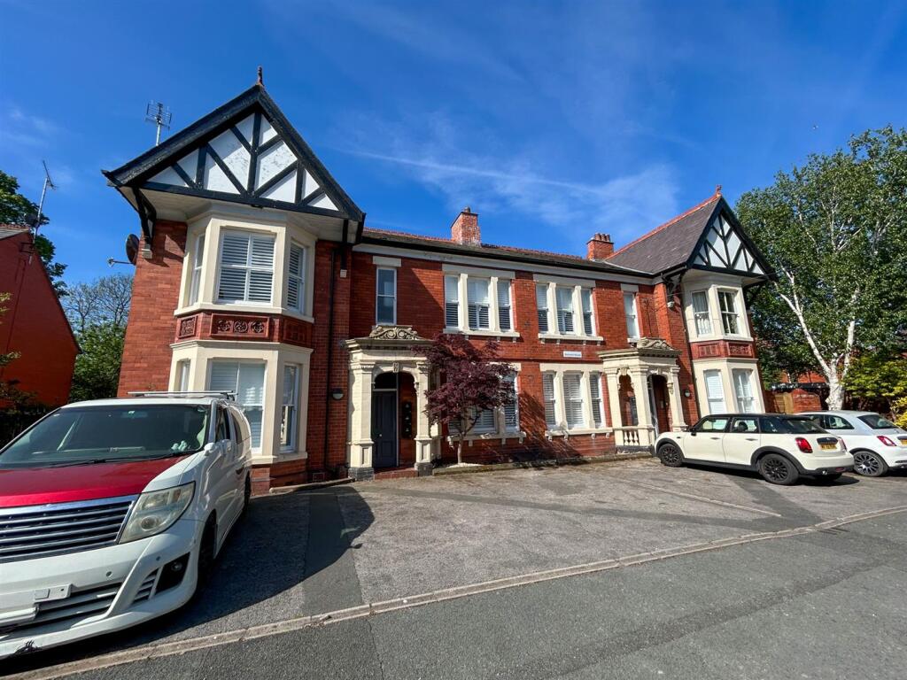 2 bedroom house for sale in Belmont Road, Wrexham, LL13