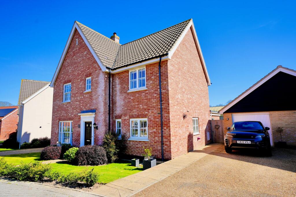 4 bedroom detached house for sale in Lutyens Drive, Overstrand, NR27