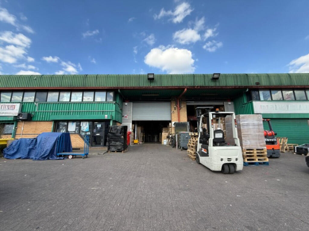 Distribution warehouse for sale in Barrat Industrial Estate, Park ...