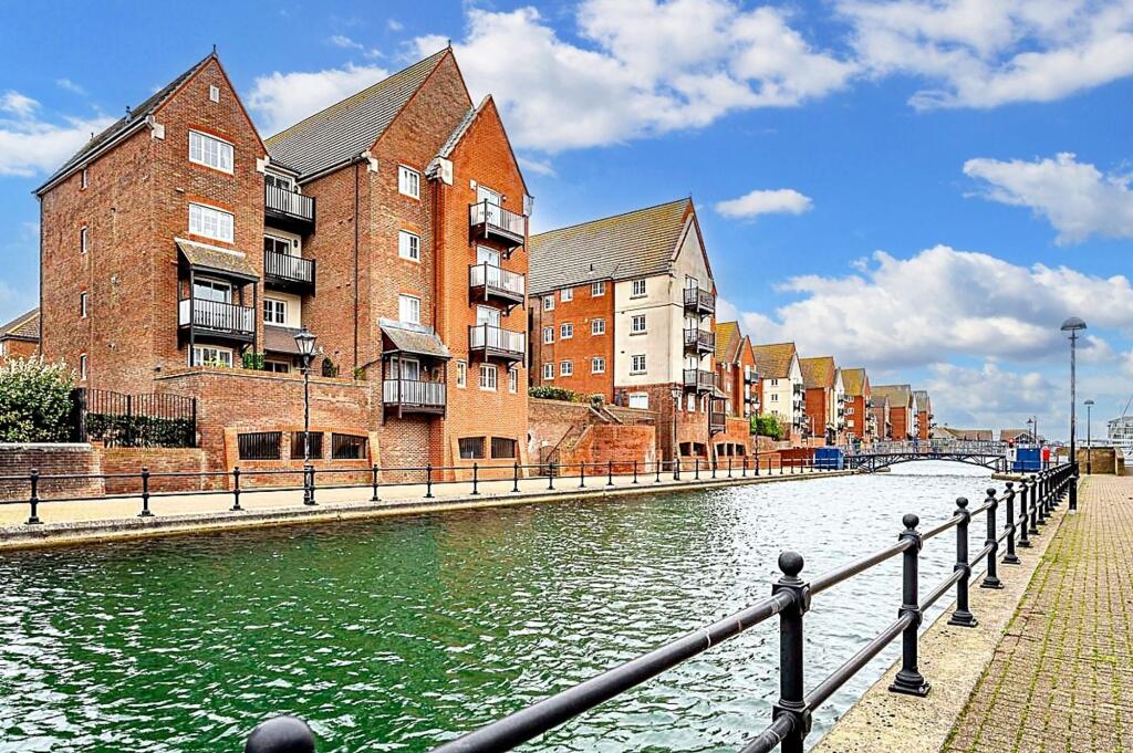 2 bedroom apartment for sale in Havana Court, Eastbourne, BN23