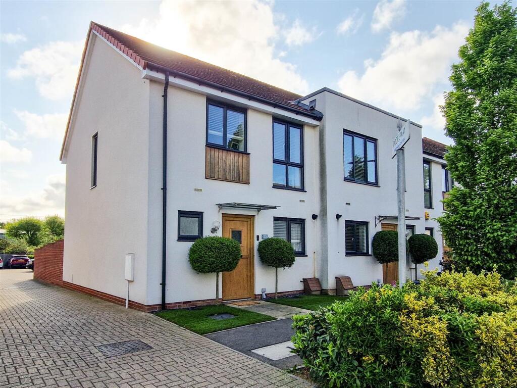 2 bedroom end of terrace house for sale in Cole Avenue, Southend-On-Sea, SS2