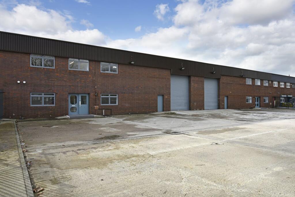 Light industrial facility to lease in Units 10 & 11, Maybrook ...