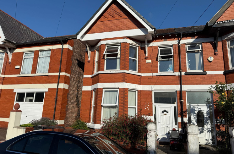 6 bedroom house of multiple occupation for sale in Martins Lane ...