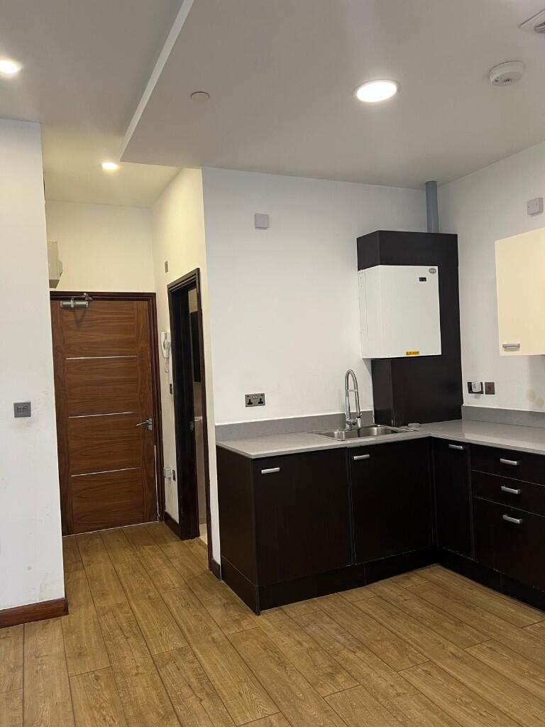 Studio flat for rent in Sydenham Road, Croydon, London, CR0