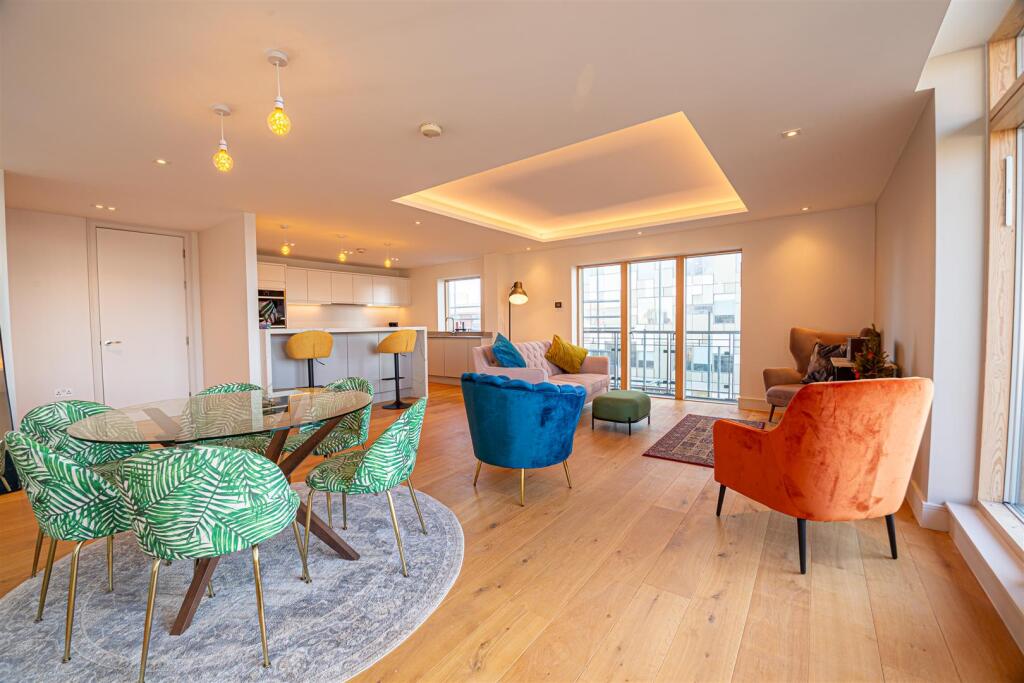 2 bedroom penthouse for rent in 2 Bedroom Penthouse, Waterfront Walk ...