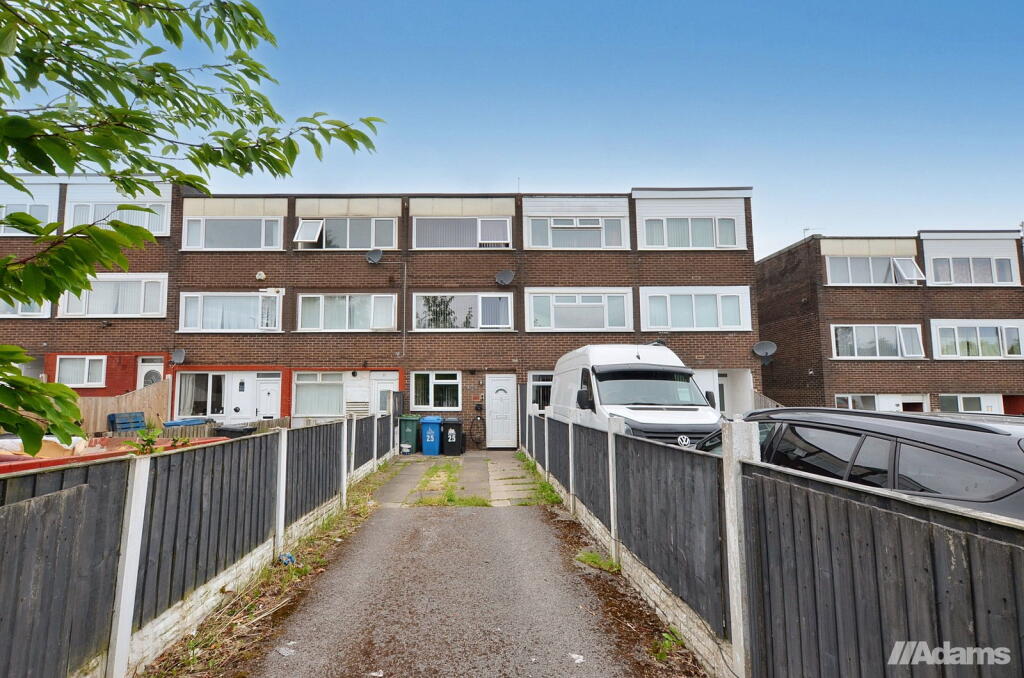 4 bedroom terraced house for sale in Cotton Lane, Runcorn **TENANT IN ...