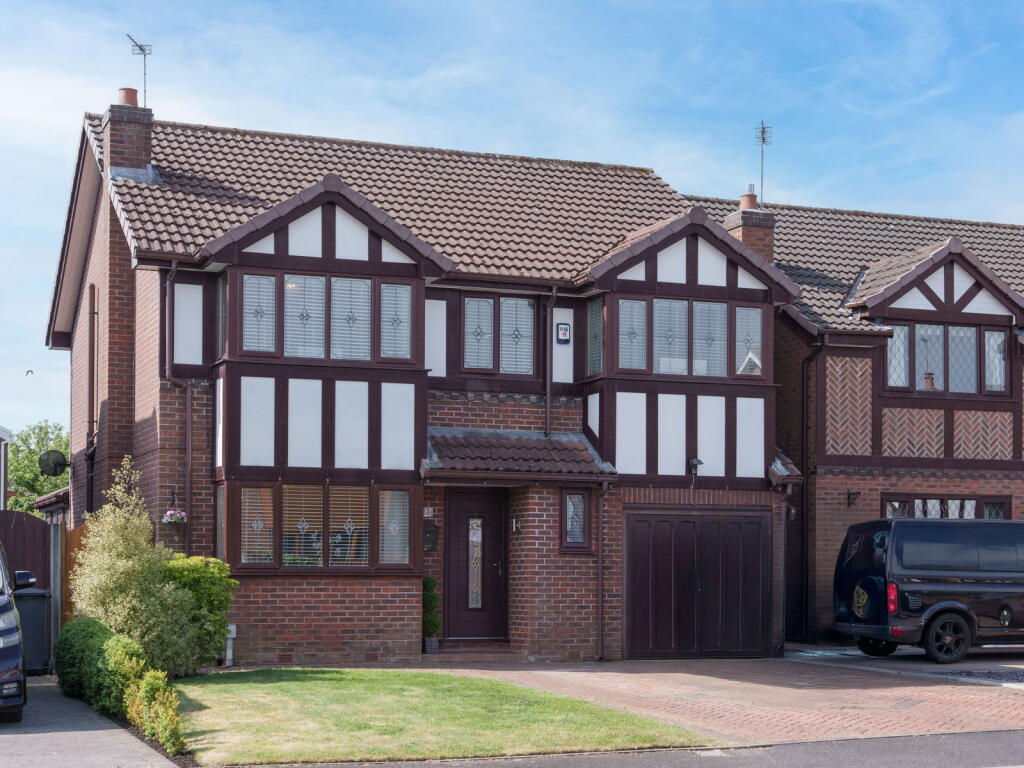 4 bedroom detached house for sale in Kemberton Drive, Farnworth, Widnes ...