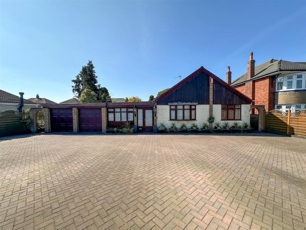 3 bedroom detached bungalow for sale in Leek Road, Cellarhead ...