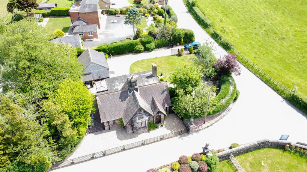 3 bedroom detached house for sale in Mill Lane, Wetley Rocks, ST9