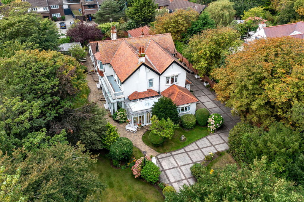 4 bedroom detached house for sale in Holmefield Avenue, Thornton ...