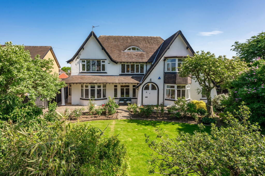 4 bedroom detached house for sale in The most epic entrance we've seen ...