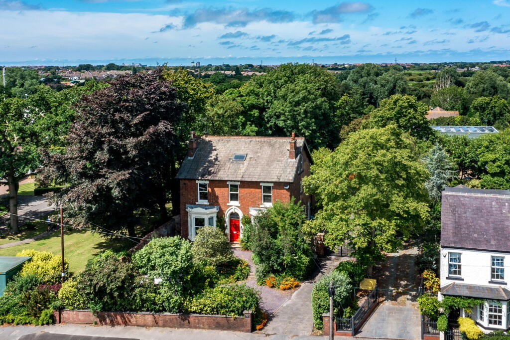 4 bedroom detached house for sale in Breck Road, Poulton-le-fylde, FY6 ...