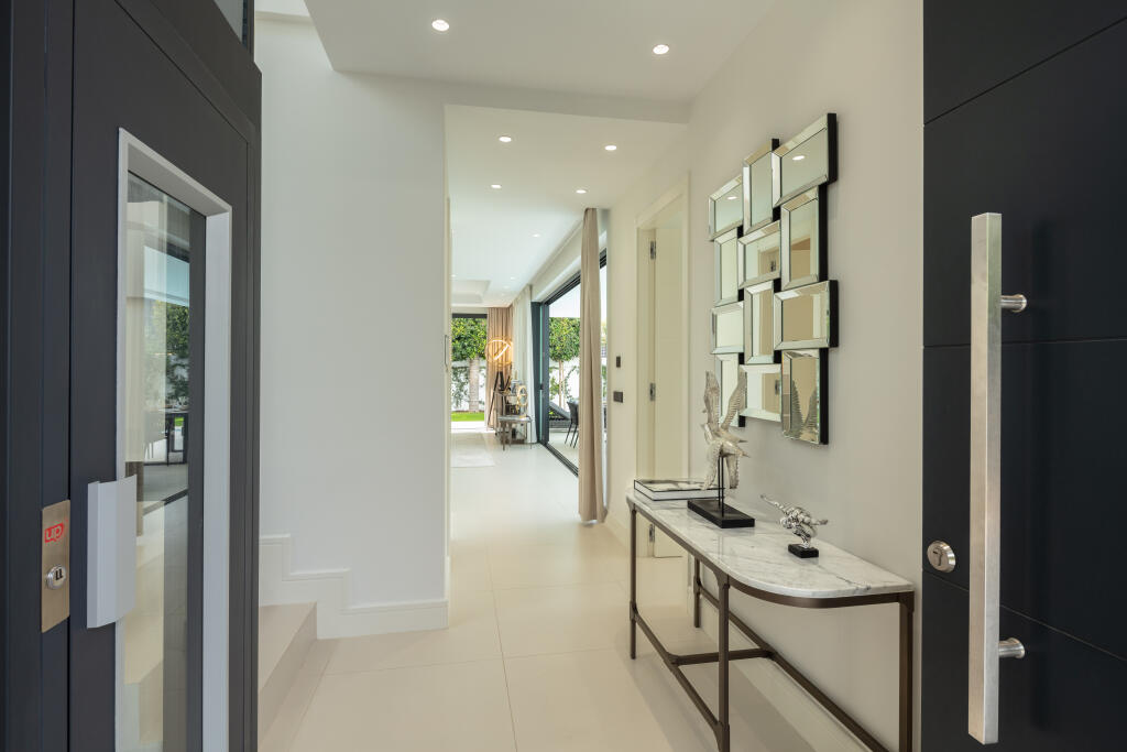 4 bedroom villa for sale in Andalucia, Malaga, Marbella, Spain