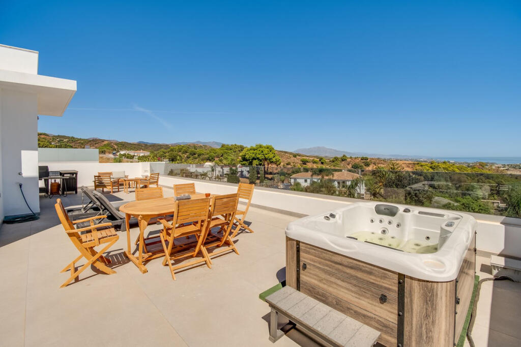 2 bedroom duplex for sale in Andalucia, Malaga, Estepona, Spain