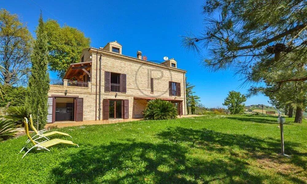 4 bedroom villa for sale in Le Marche, Fermo, Lapedona, Italy