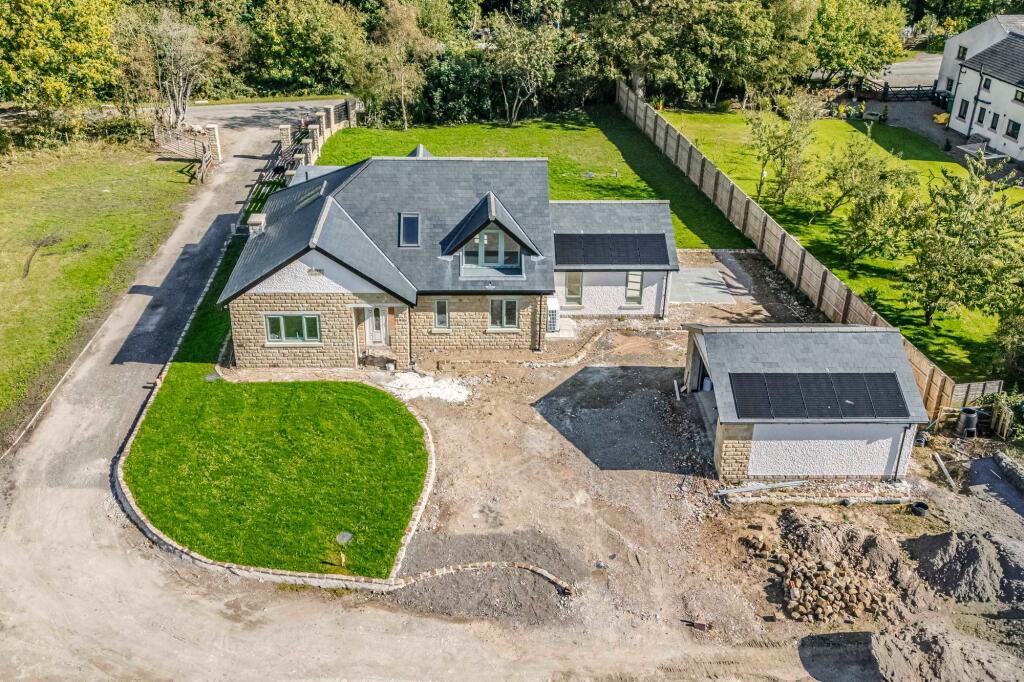 6 bedroom detached house for sale in Delph Lane, Charnock Richard, PR7