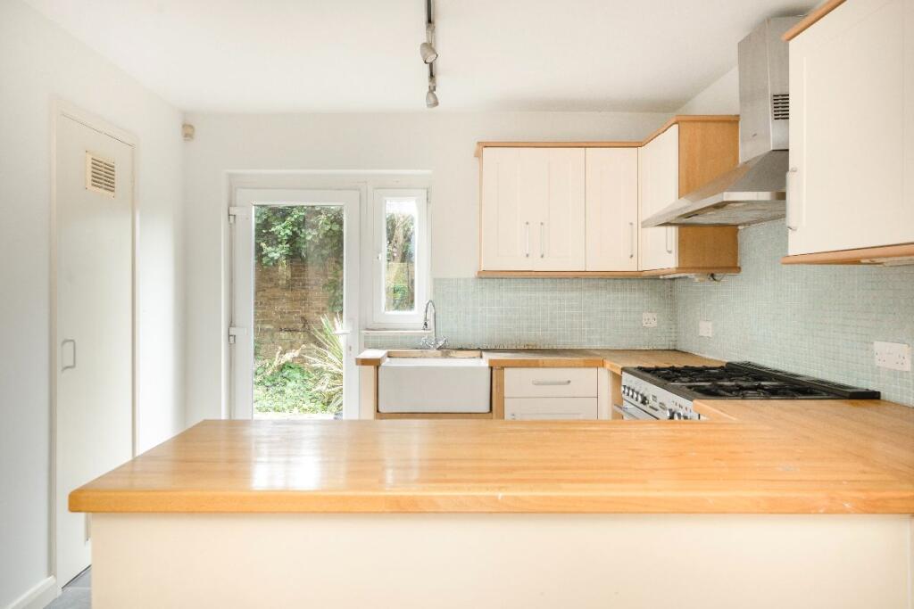 1 bedroom apartment for sale in Bartholomew Close, St John's Hill, SW18