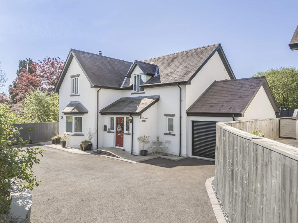4 bedroom detached house for sale in Penybanc Road, Ammanford ...