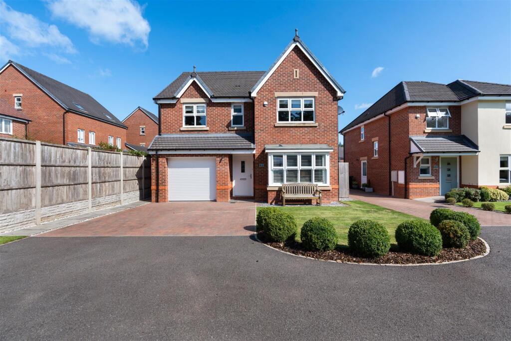 4 bedroom detached house for sale in Haldene Road, Macclesfield, SK11