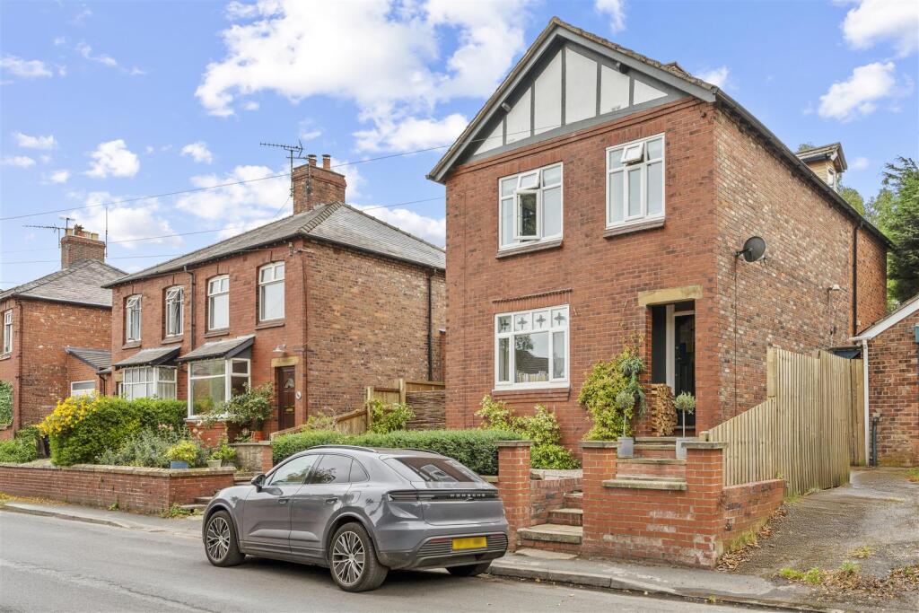 5 bedroom detached house for sale in Black Road, Macclesfield, SK11