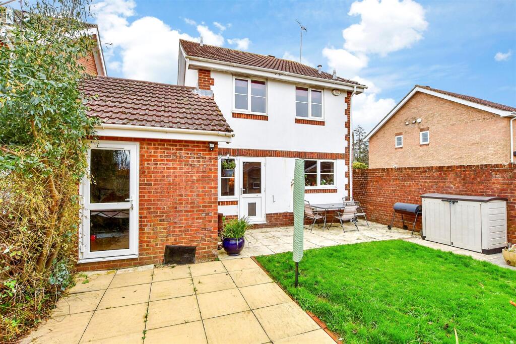 3 bedroom detached house for sale in Fontwell Close, Fontwell, Arundel ...