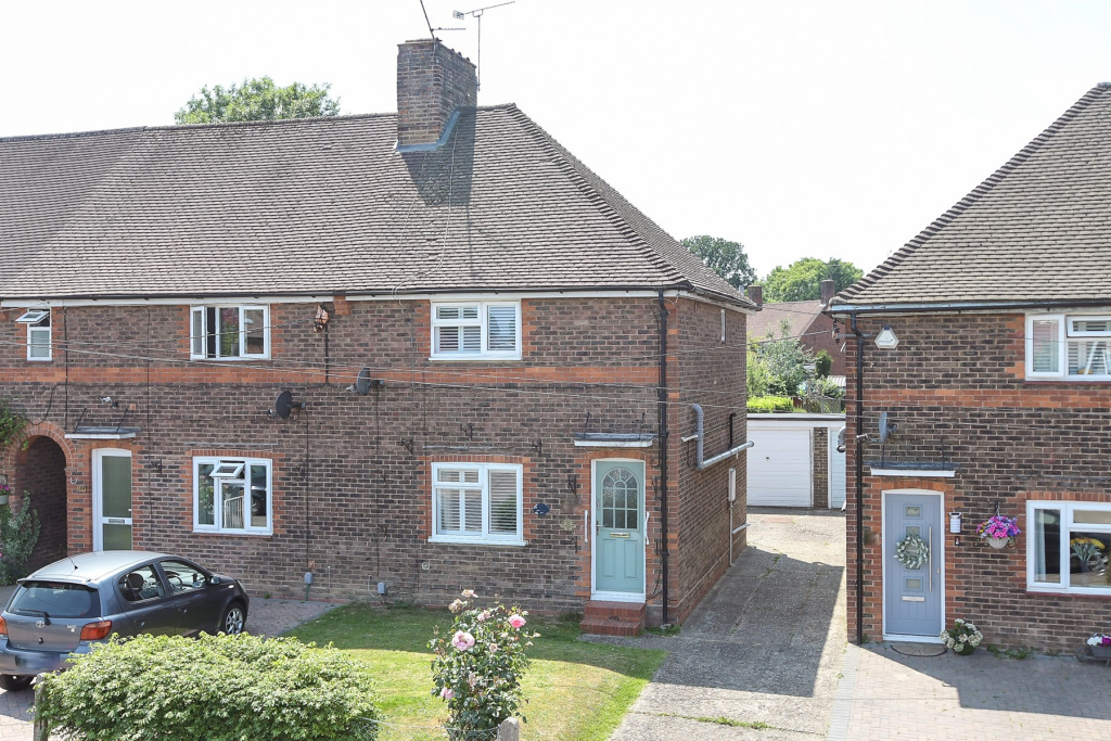 3 bedroom end of terrace house for sale in Ifield Road, West Green ...