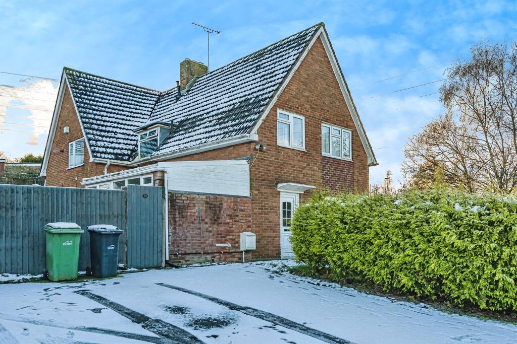 3 bedroom semi-detached house for sale in Bushey Fields Road, Dudley, DY1